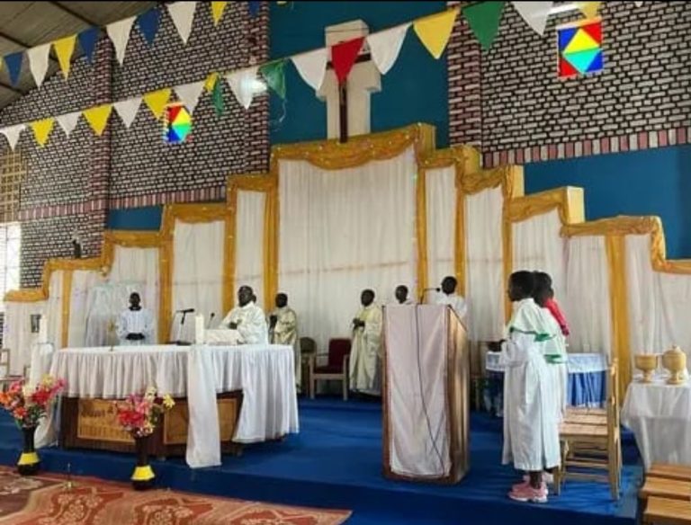 Kiliziya gatorika yo mu Rwanda yizihije umunsi mukuru wa abatagatifu ...